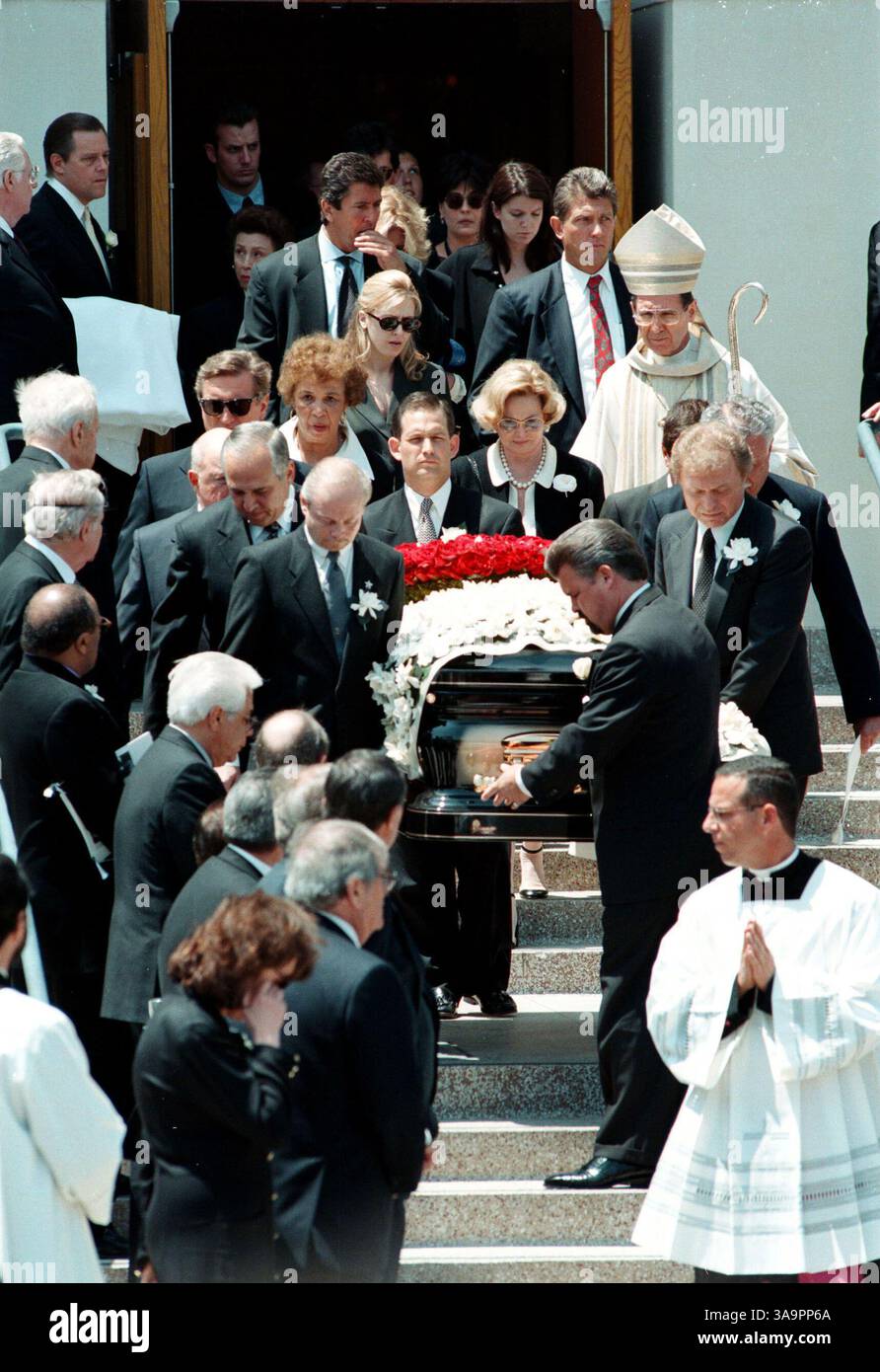 May 20, 1998; Beverly Hills, California, USA; FRANK SINATRA'S casket is ...