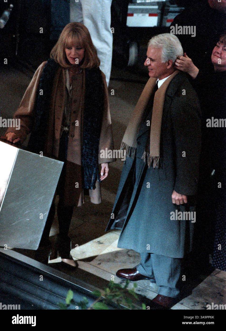 Feb 10, 1998; Hollywood, California, USA; Actors STEVEN MARTIN & GOLDIE ...