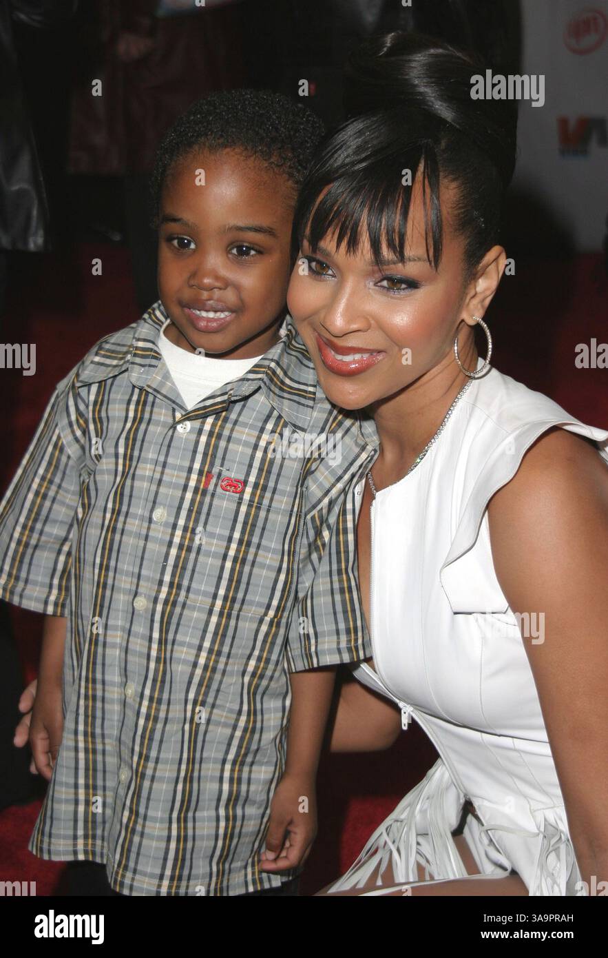 Nov 20, 2003; Los Angeles, CA, USA; Actress LISA RAYE and son arriving ...