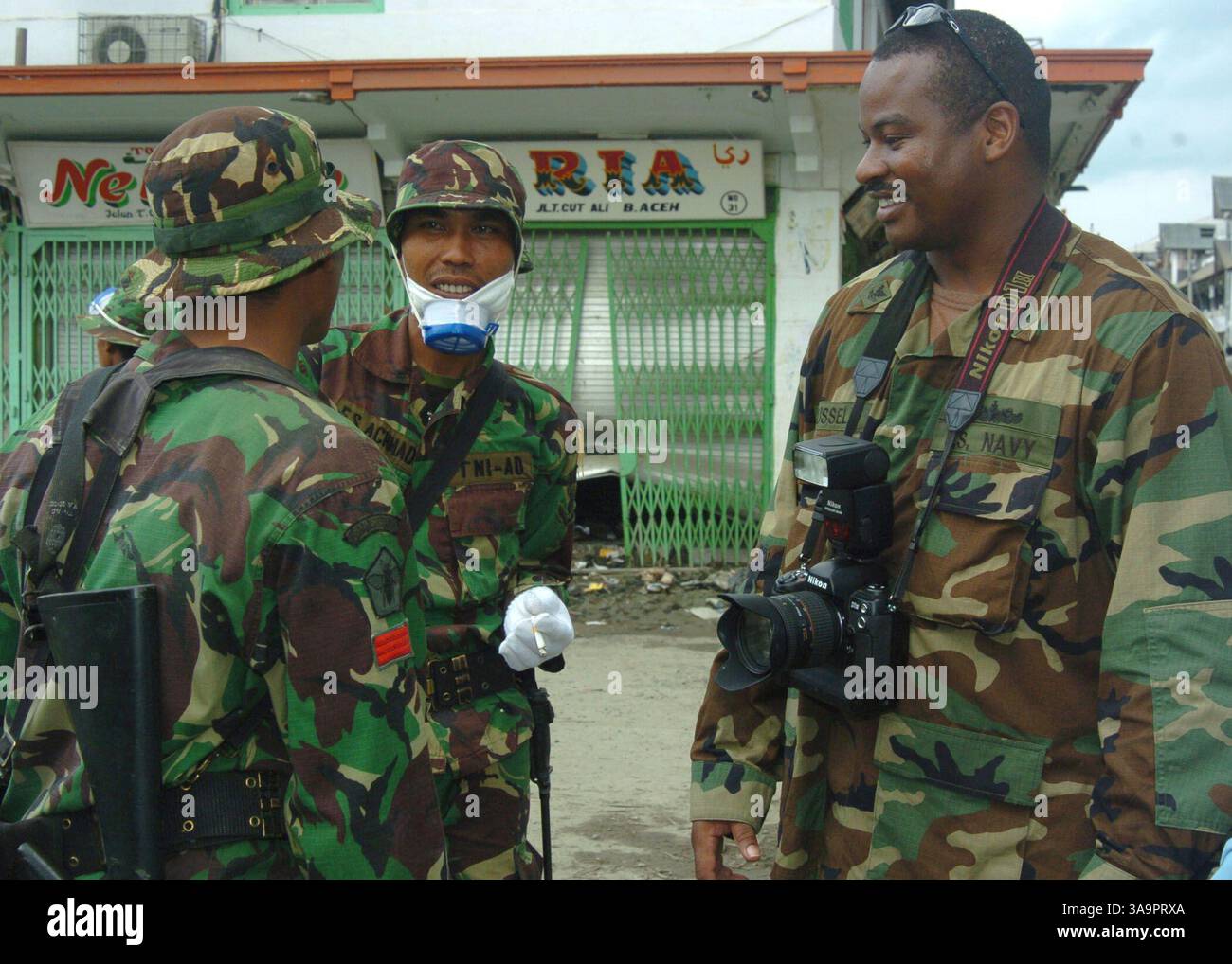 Navy combat camera group pacific hi-res stock photography and images ...
