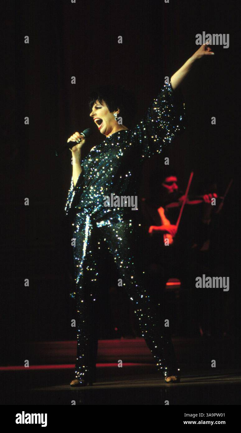 May, 1987; New York, NY, USA; Singer LIZA MINNELLI in concert Stock ...