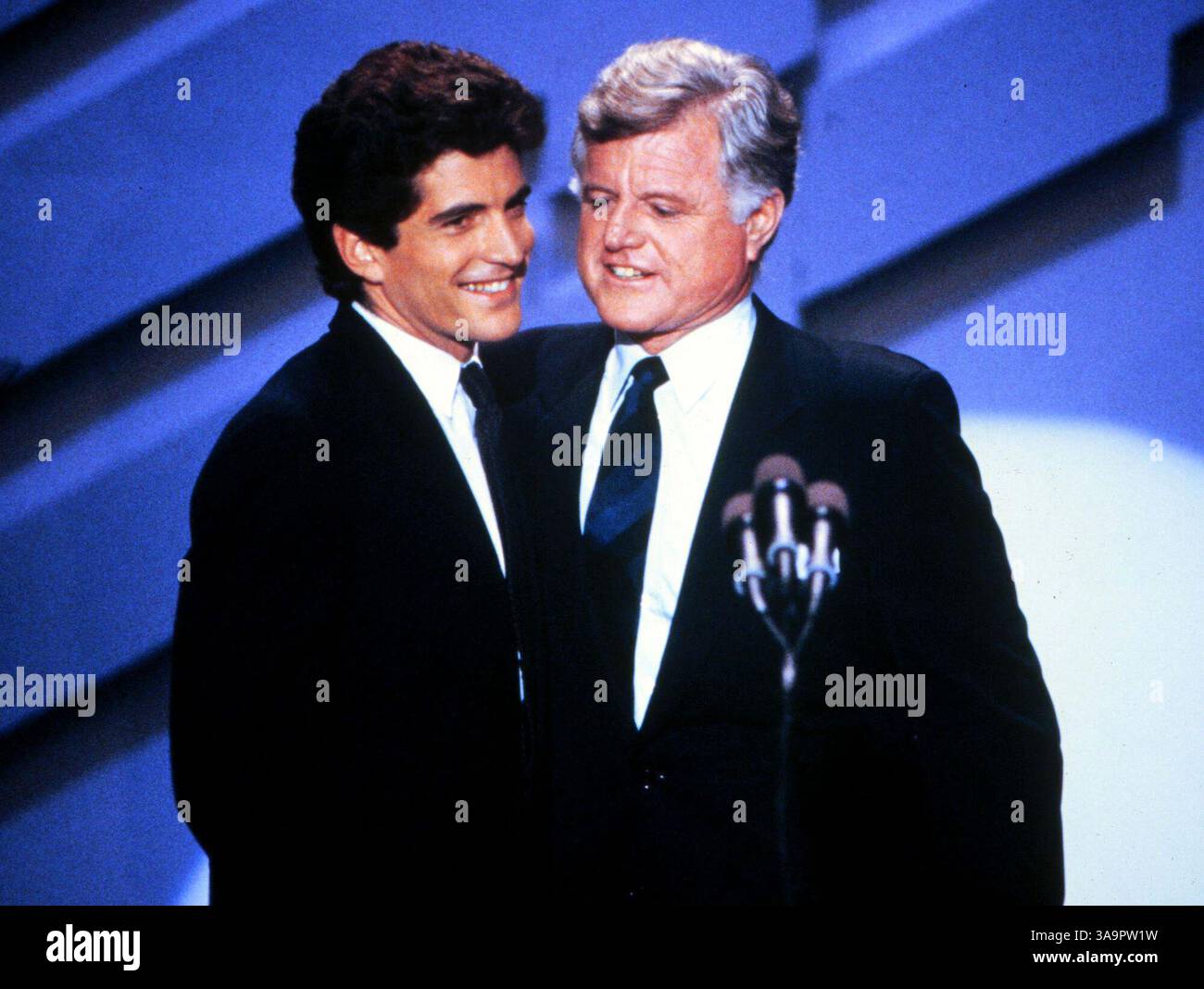 Ted kennedy 1988 hi-res stock photography and images - Alamy
