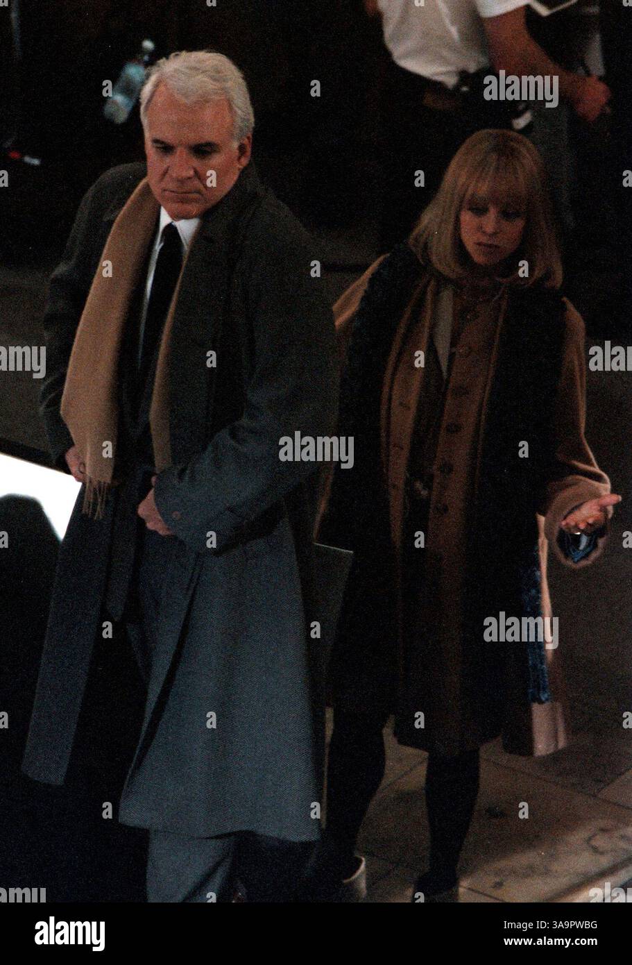Feb 10, 1998; Hollywood, California, USA; Actors STEVEN MARTIN & GOLDIE ...