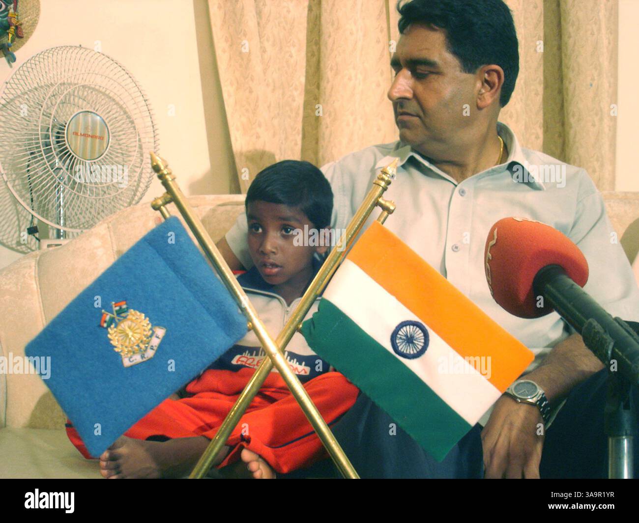 Slum boys uk hi-res stock photography and images - Alamy