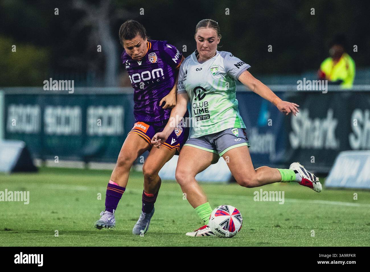 Megan Wynne (7 Perth Glory) compete for the ball during the Ninja A ...