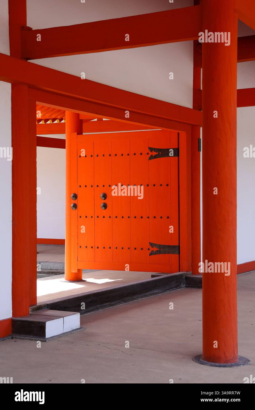 Japanese Palace red door castle temple Stock Photo - Alamy