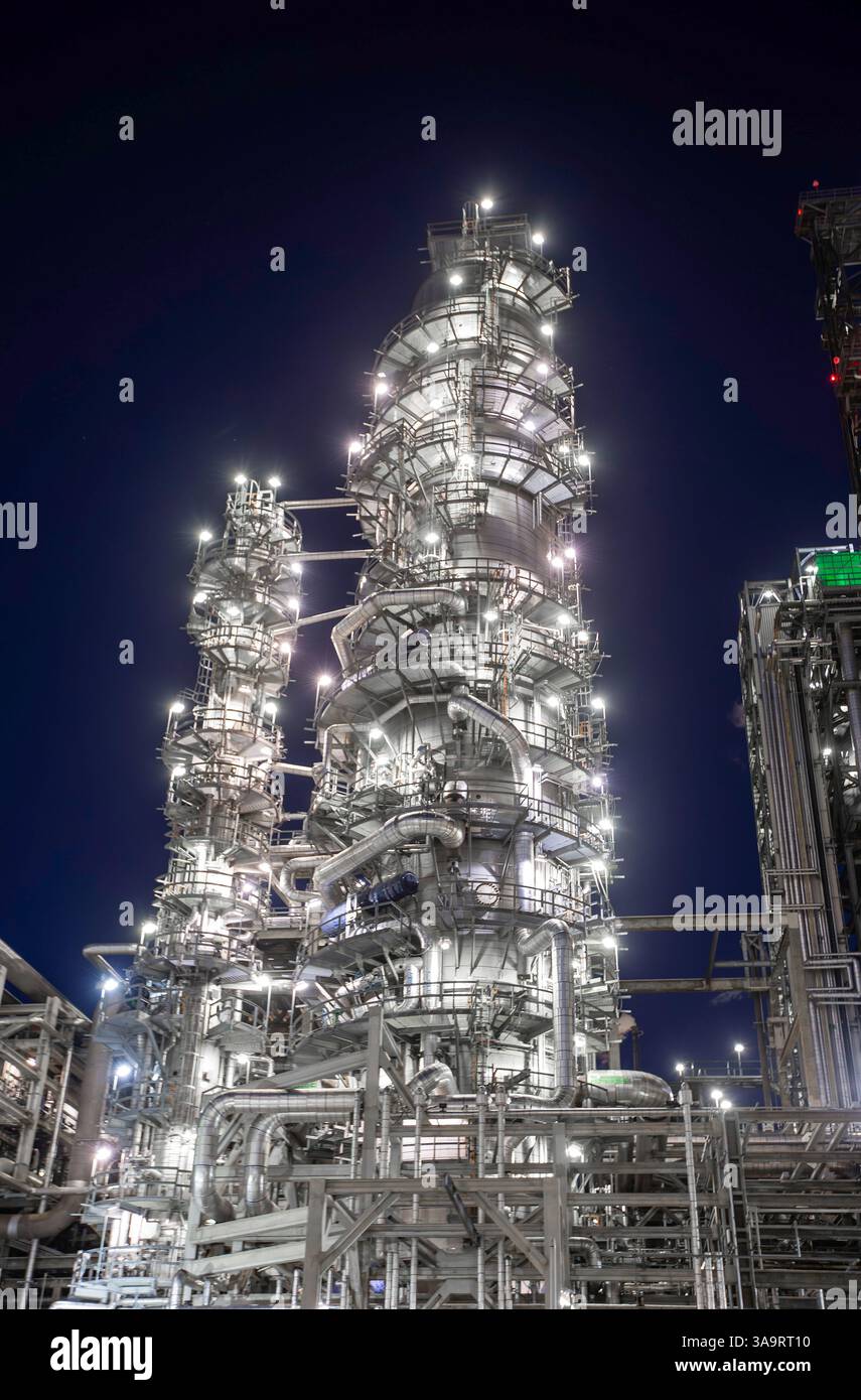 Refining industry hi-res stock photography and images - Alamy
