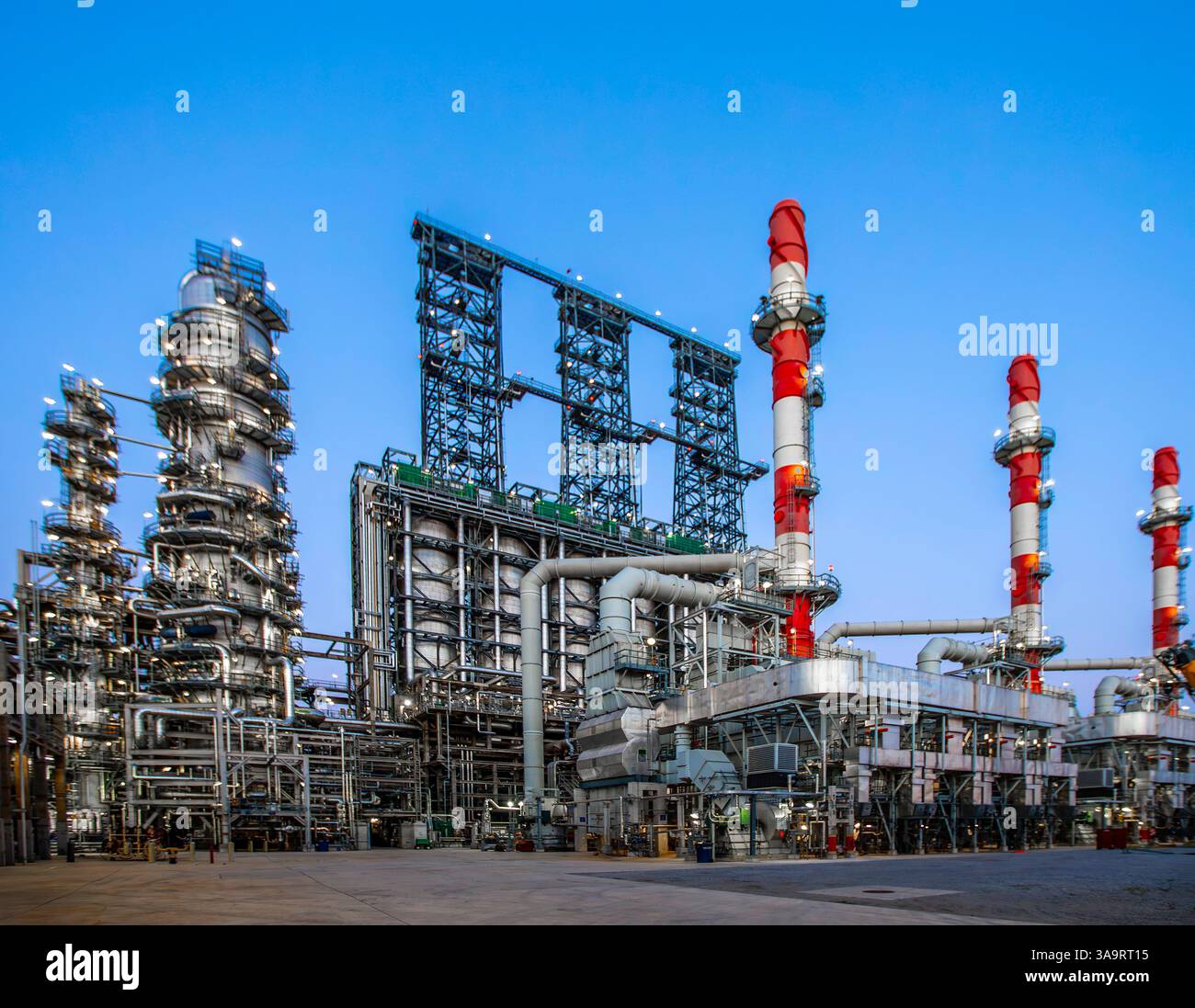 Refining racks hi-res stock photography and images - Alamy