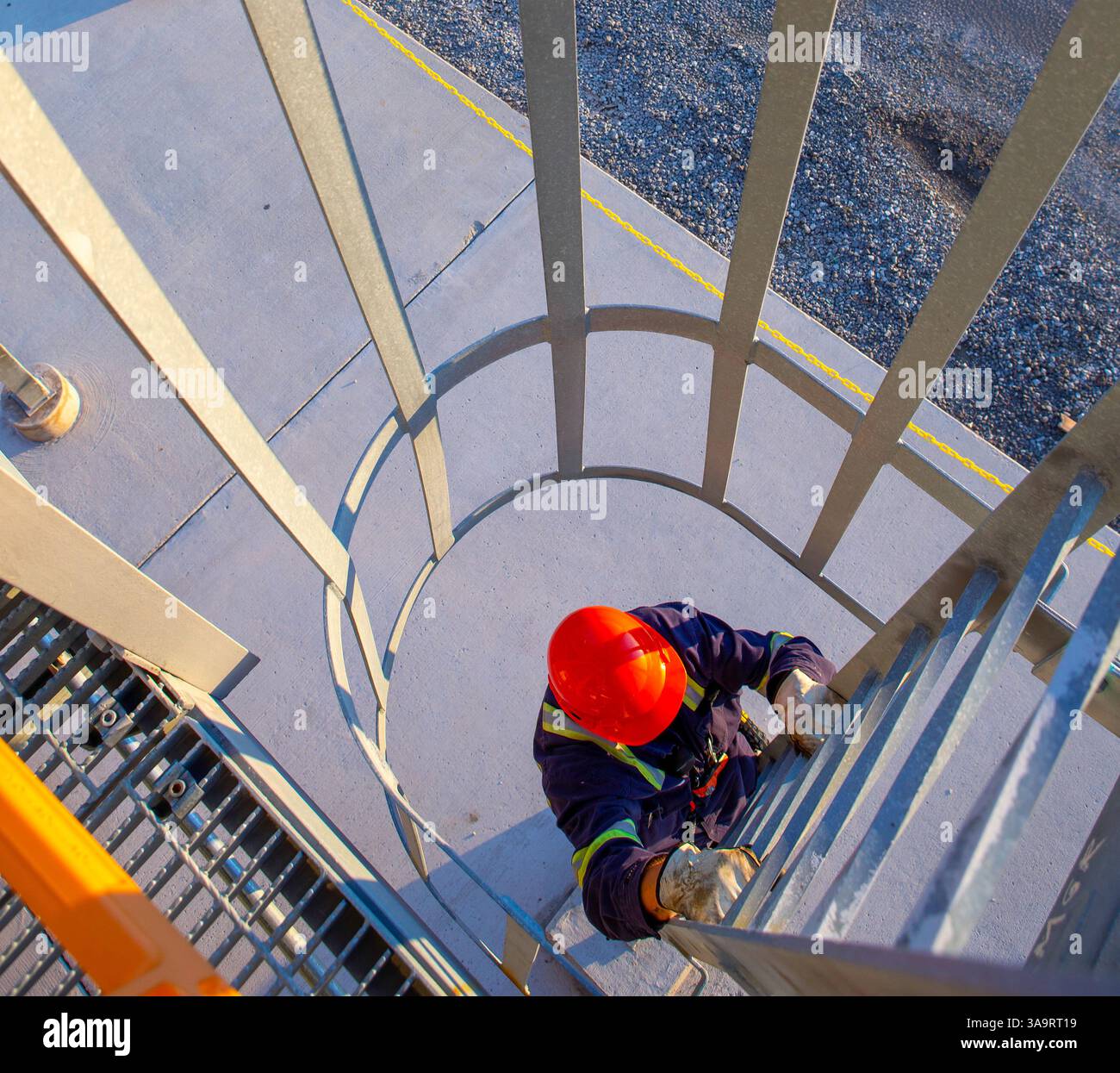 Gas oil refinery complex equipment hi-res stock photography and images ...