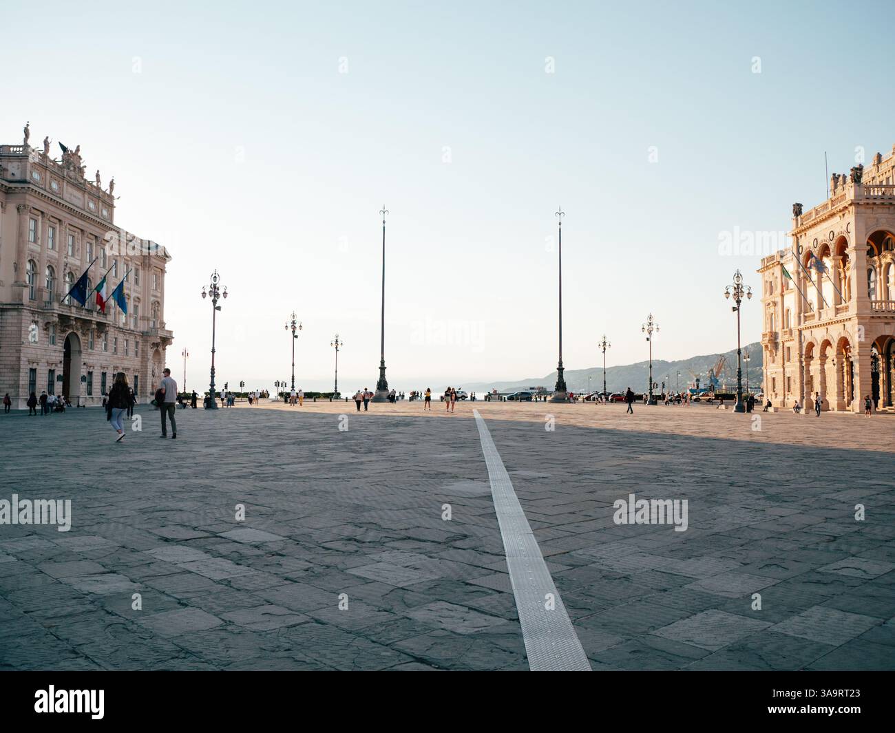 Piazza Unita d'Italia in Trieste offers stunning views on a summ Stock ...