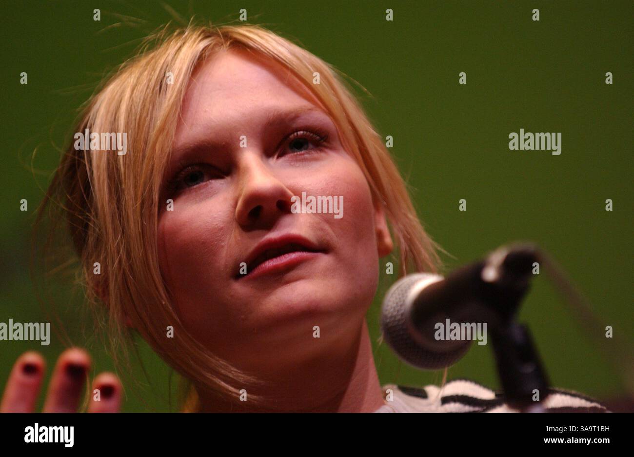 October 13 2006, New York CityKIRSTEN DUNST attending a press ...