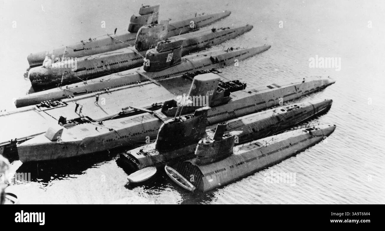 The Russian submarines after explosion boezapasa in a torpedo ...