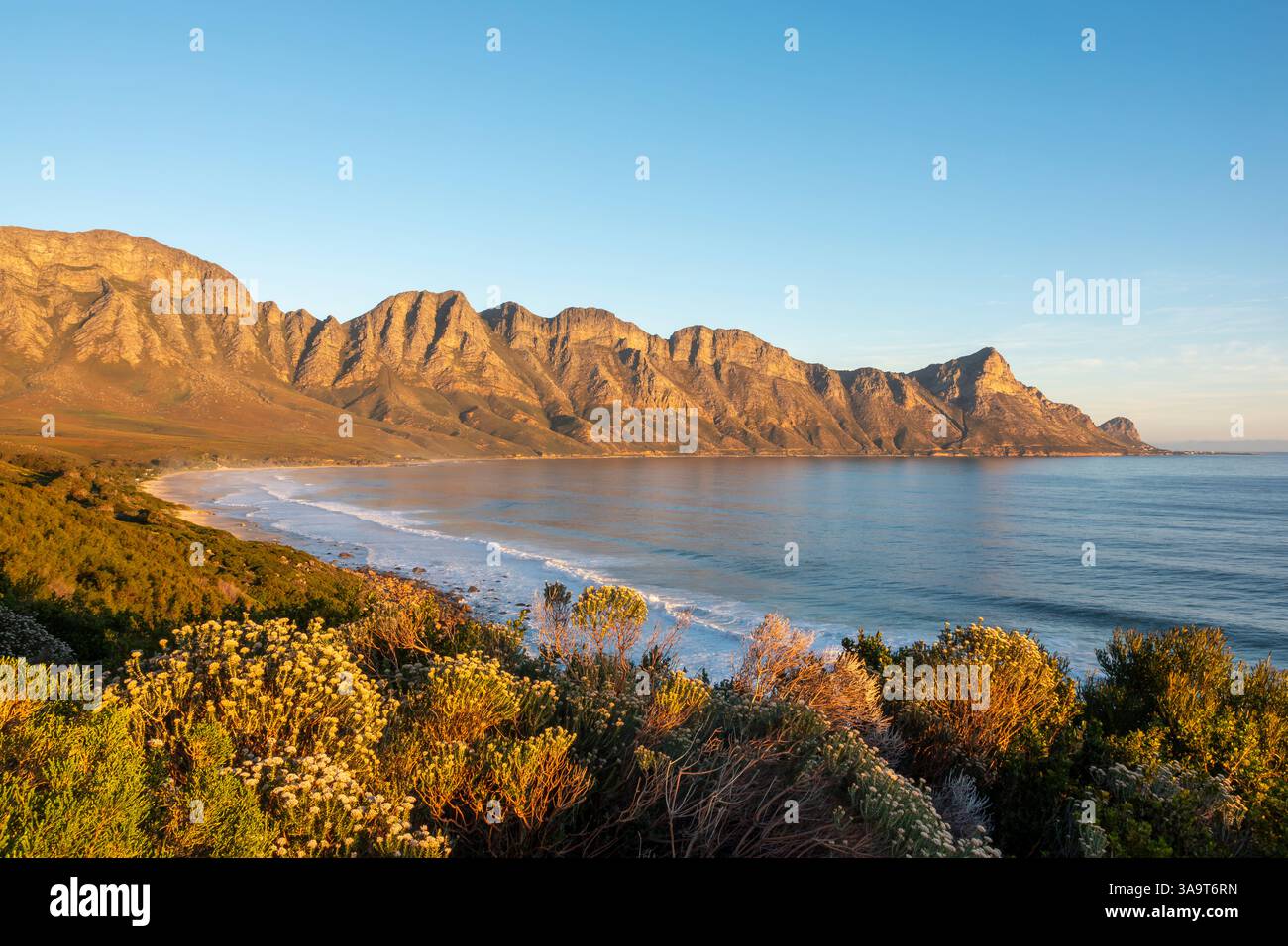 Beauiful evening views of Kogel Bay Beach and Kogelberg Mountain Range ...