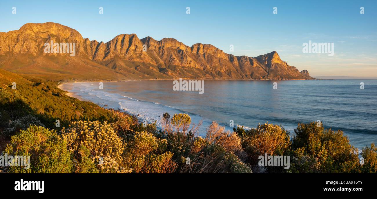Beauiful evening views of Kogel Bay Beach and Kogelberg Mountain Range ...