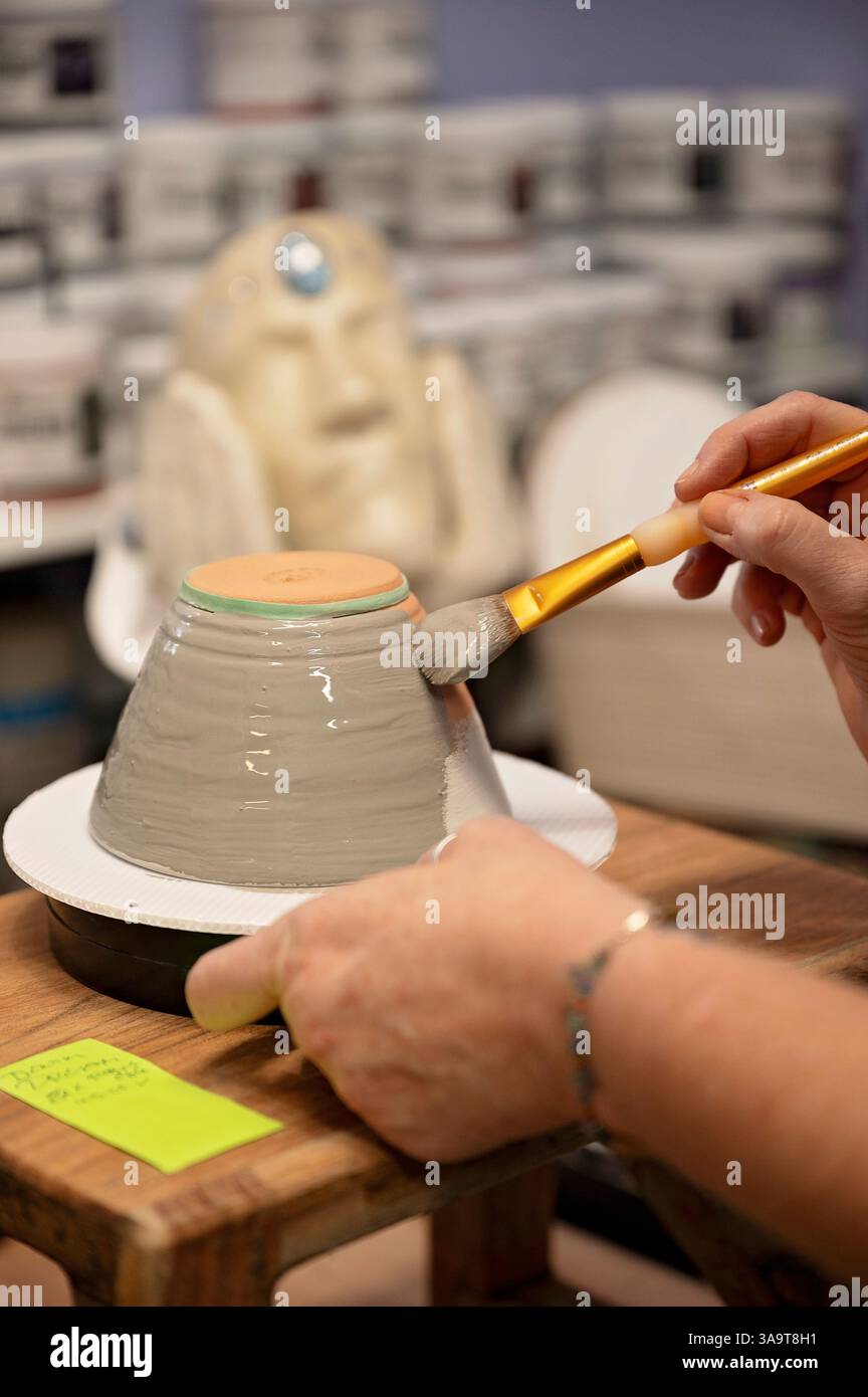 Potteryglazing hi-res stock photography and images - Alamy