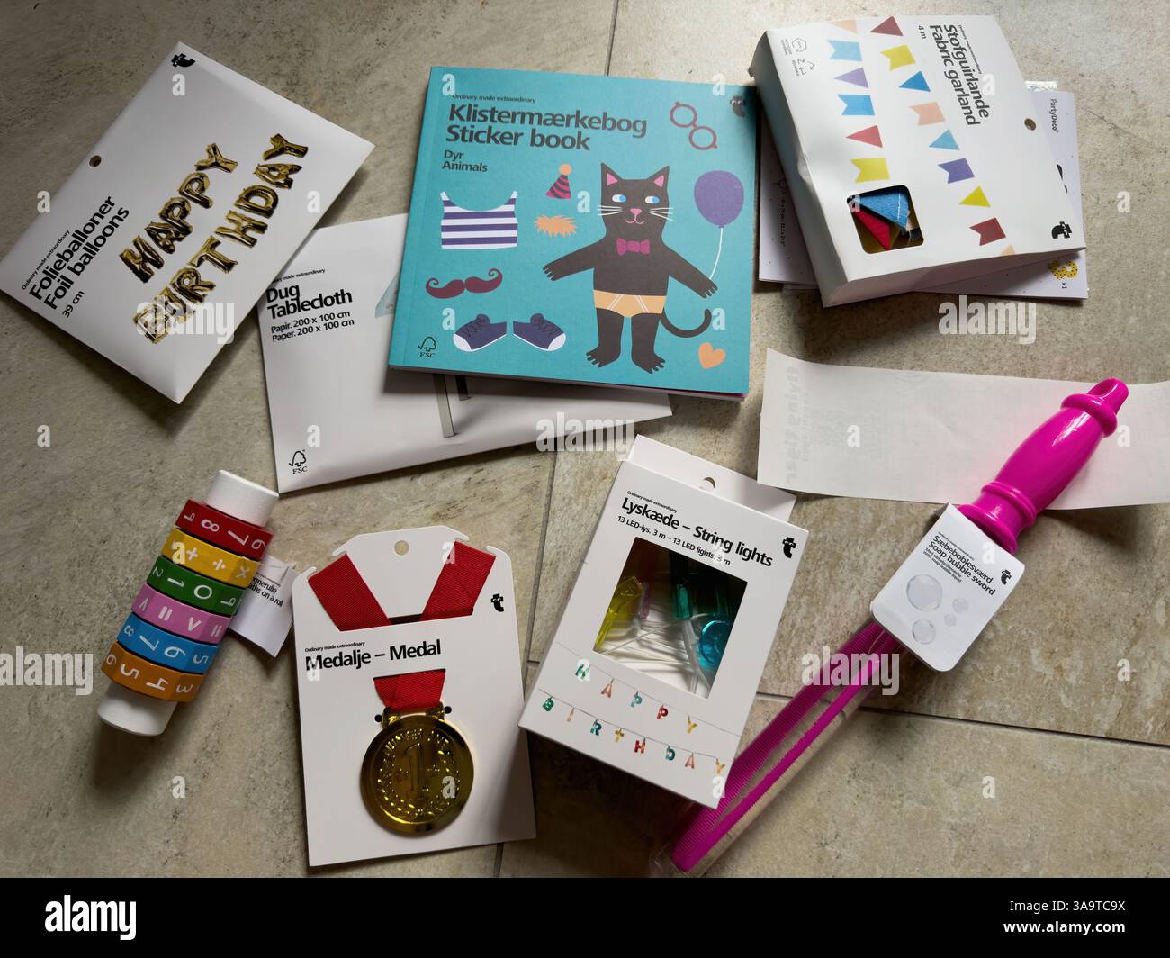 Children prize box hi-res stock photography and images - Alamy