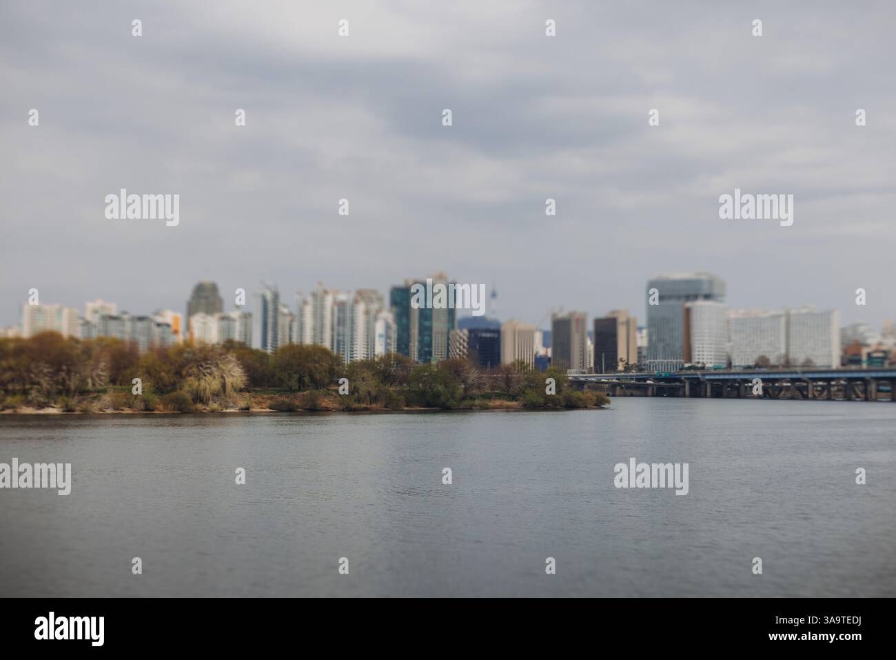 Seoul panoramic view during Hangang river boat cruise, South Korea ...