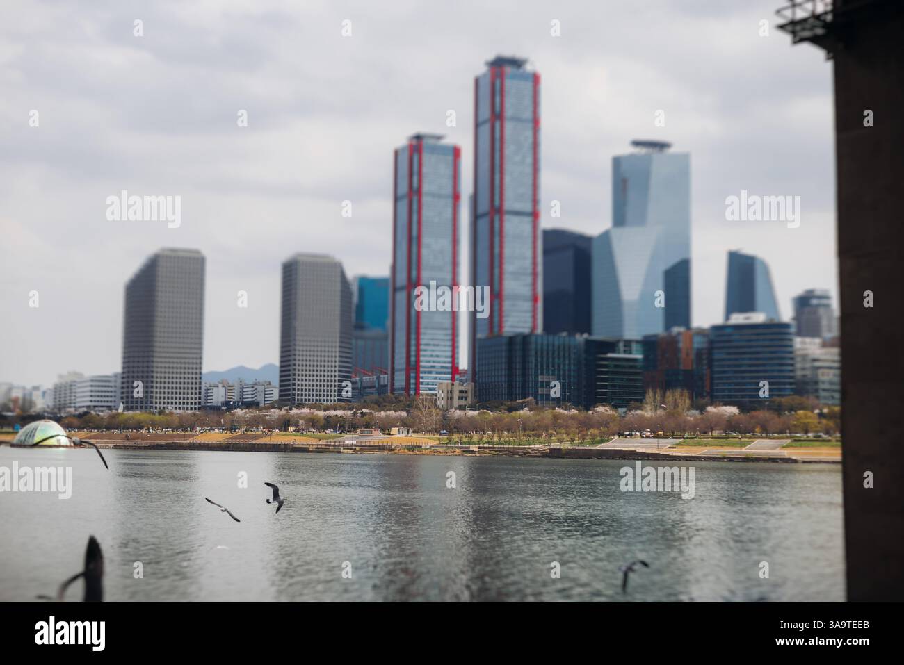 Seoul panoramic view during Hangang river boat cruise, South Korea ...