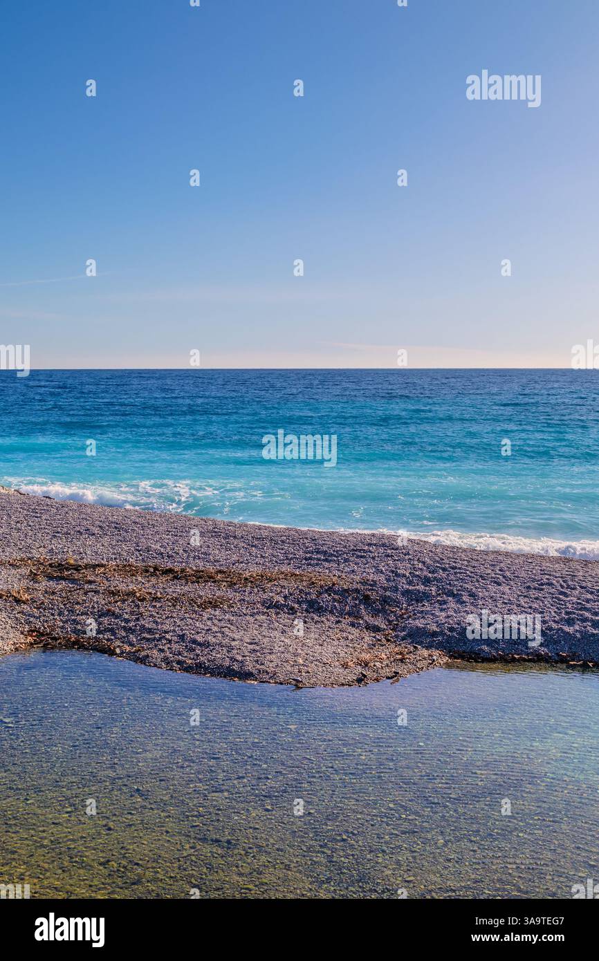 Shoreline meeting sea hi-res stock photography and images - Alamy