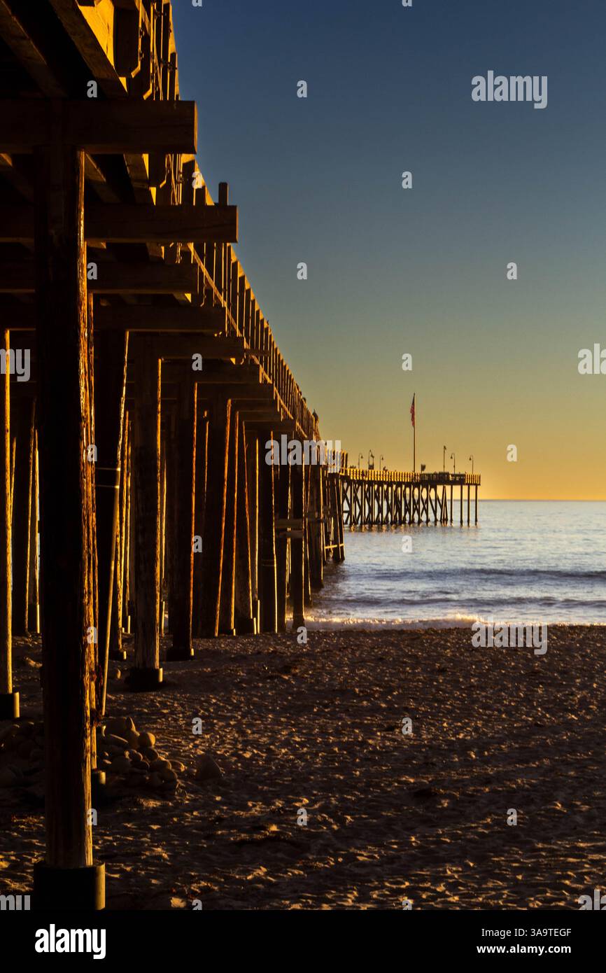 Wooden pier sunset seascape hi-res stock photography and images - Alamy