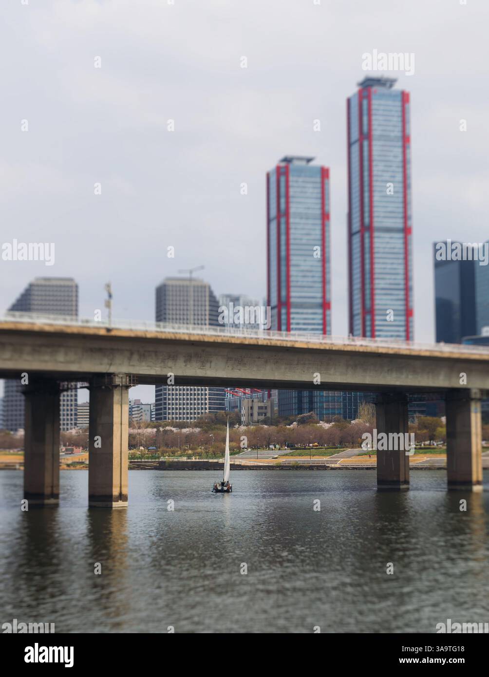 Seoul panoramic view during Hangang river boat cruise, South Korea ...