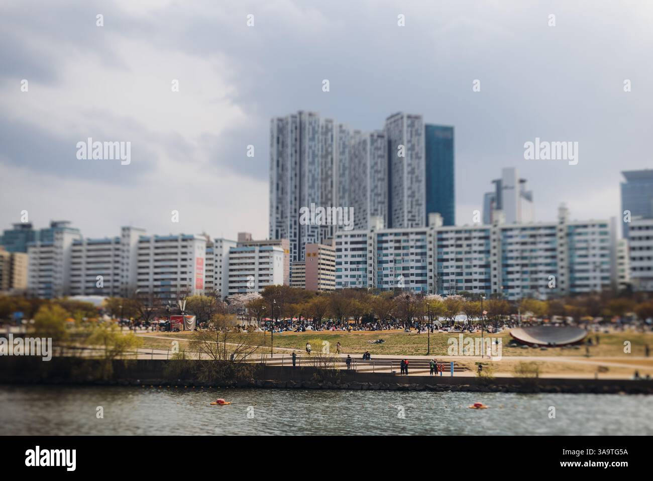 Seoul panoramic view during Hangang river boat cruise, South Korea ...