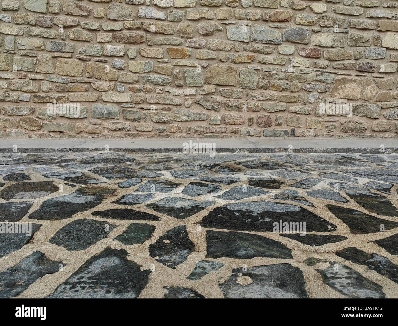 Textured Harmony – Wet Stone Surface & Wall Stock Photo - Alamy