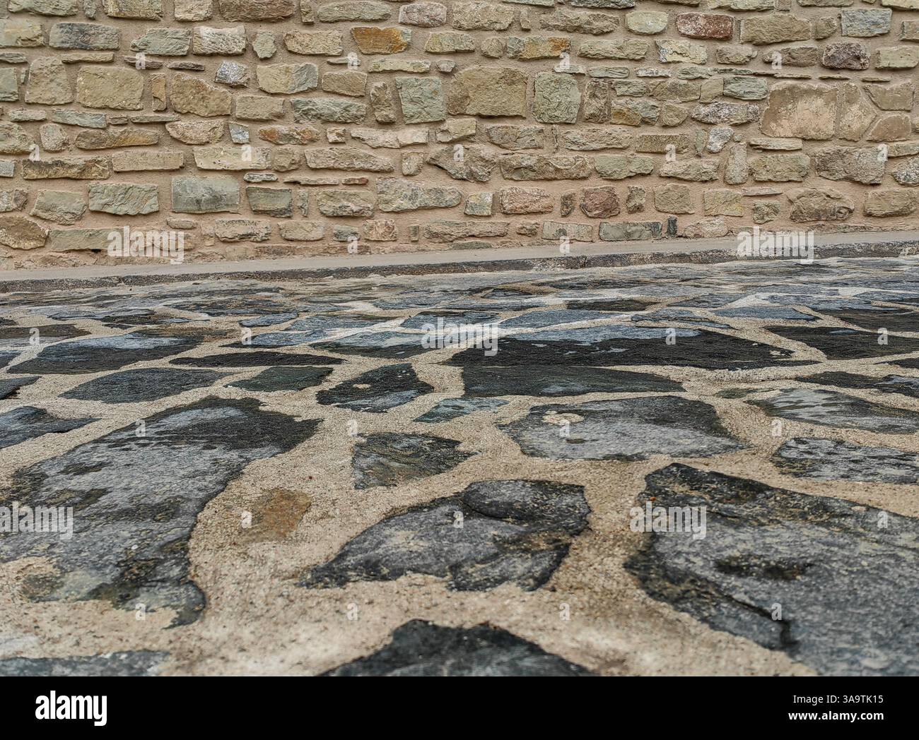 Textured Harmony – Wet Stone Surface & Wall Stock Photo - Alamy
