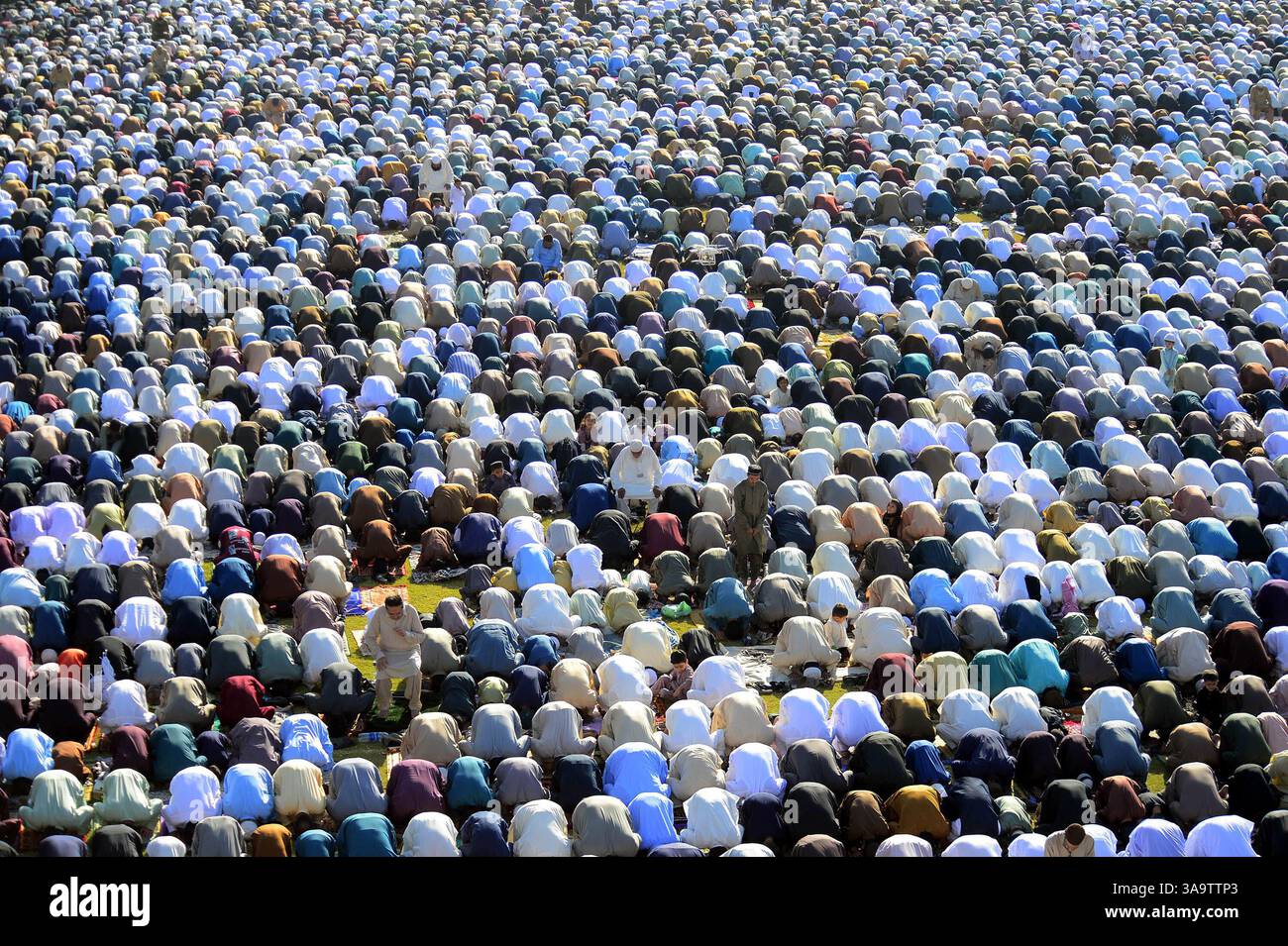 Karachi, Karachi. 31st Mar, 2025. People offer prayers during Eid al ...