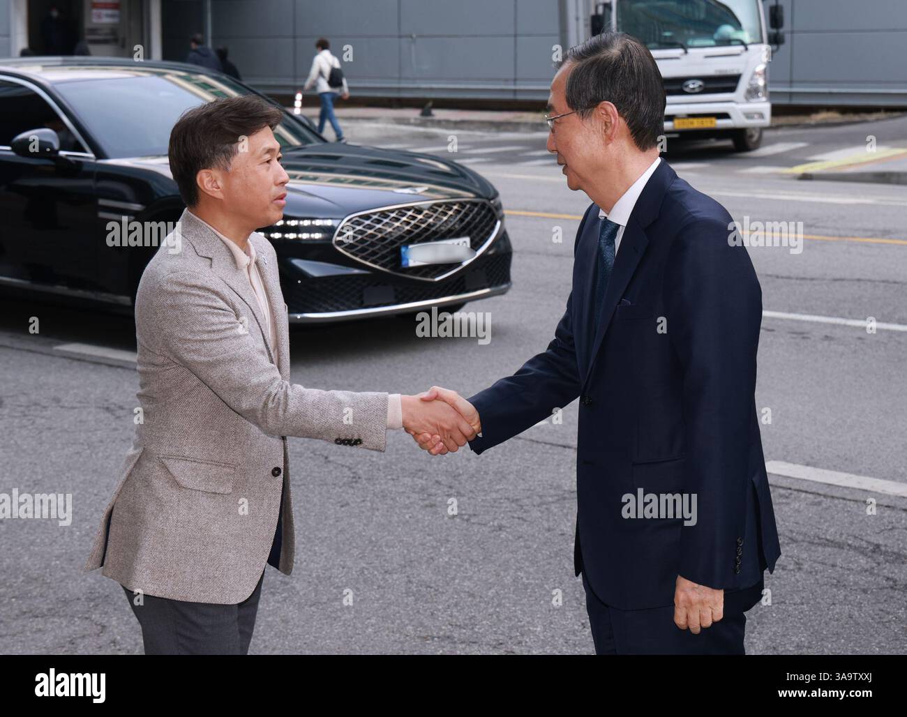 31st Mar, 2025. Acting president visits SK hynix Acting President Han ...