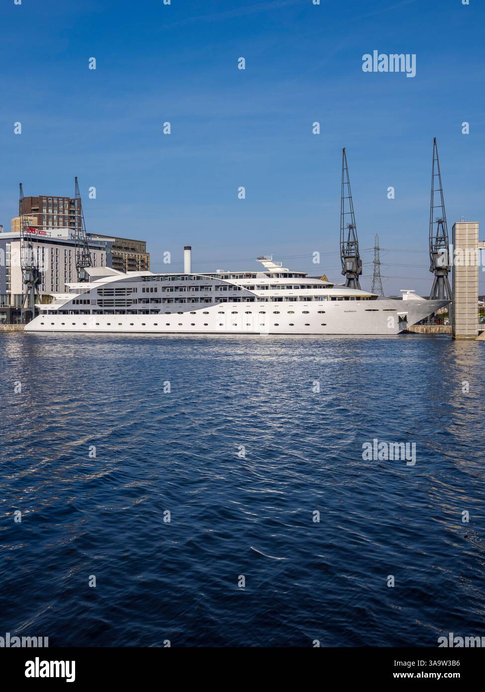 Sunbon, Yacht Hotel, Royal Victoria Docks, Docklands, London, England ...