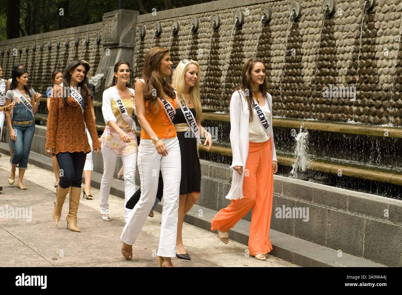 Cabezas de fuente hi-res stock photography and images - Alamy