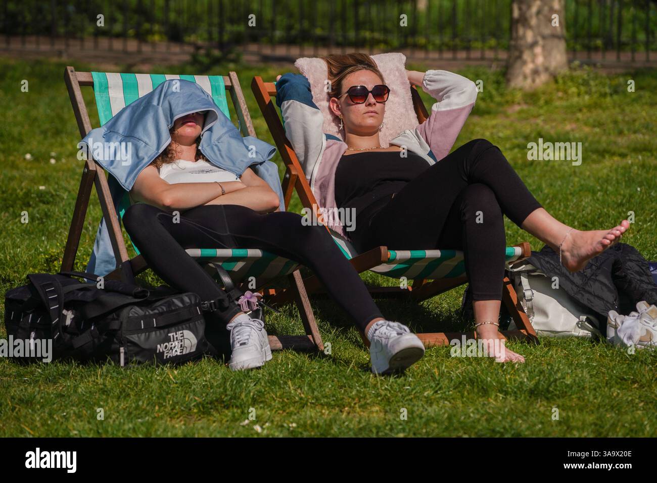 London, UK 31 March 2025. People enjoying the spring sunshine in Green ...