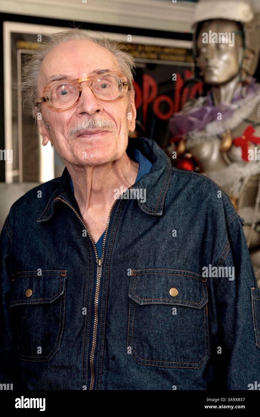 Nov 19, 2006; Los Angeles, CA, USA; Science fantasy icon FORREST ...