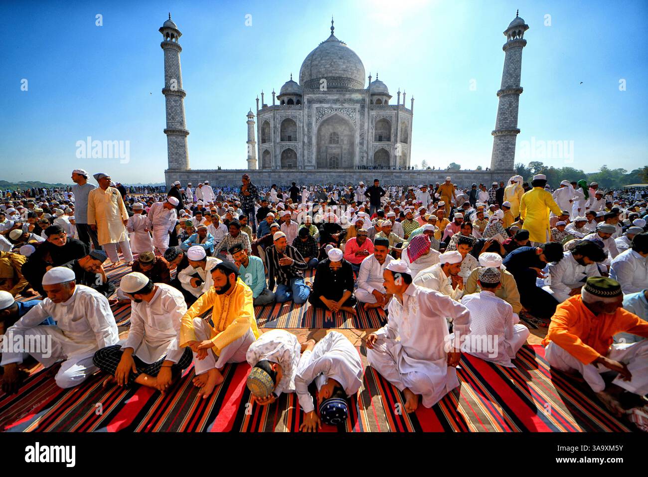 Agra, India. 31st Mar, 2025. Muslim devotees offer Eid al-Fitr morning ...