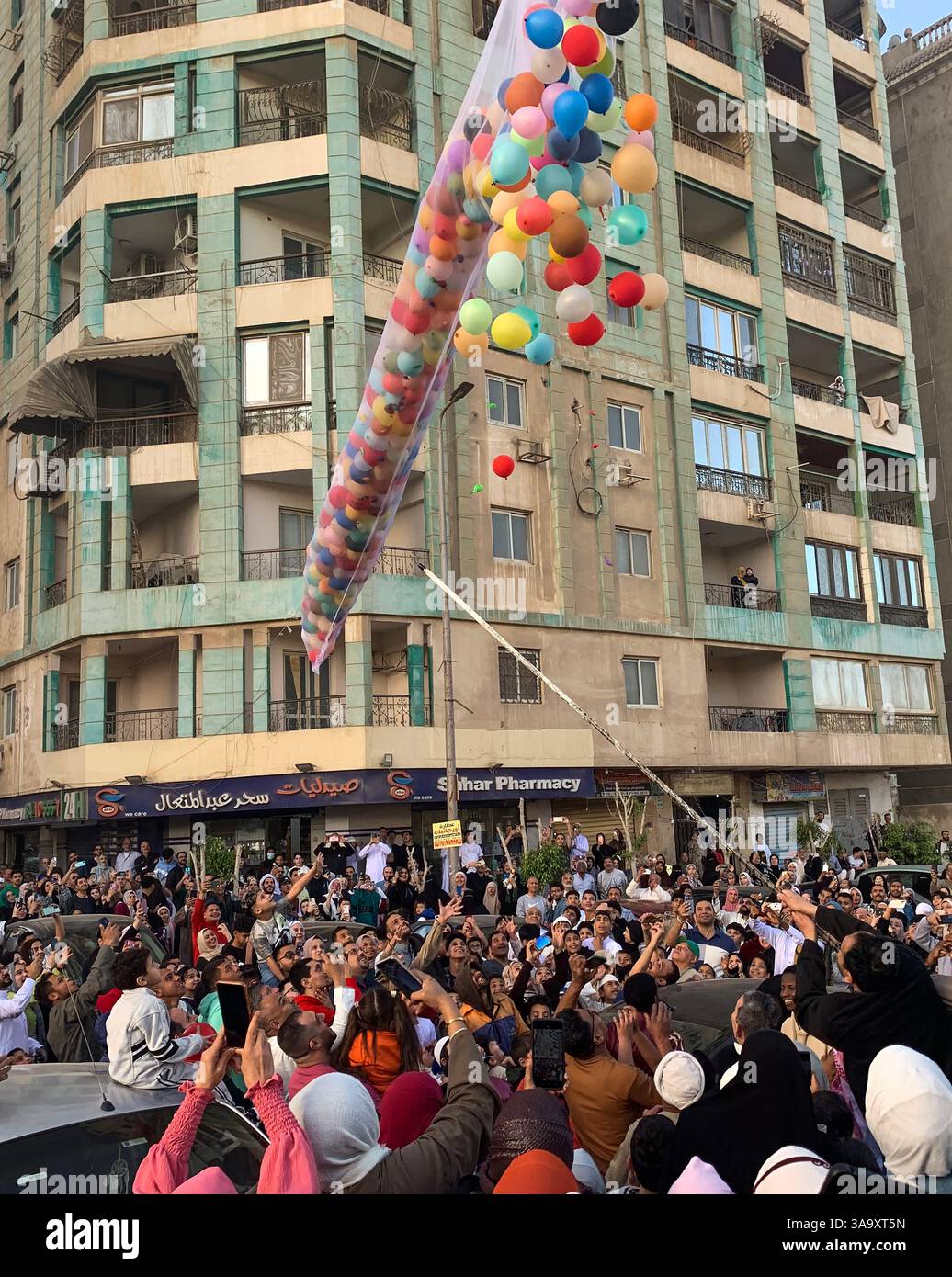 Cairo, Egypt. 31st Mar, 2025. Egyptian Muslims celebrate Eid al-Fitr ...