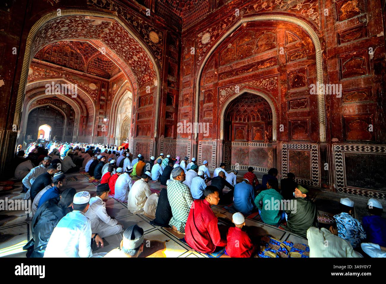Agra, India. 31st Mar, 2025. Muslim devotees offer Eid al-Fitr morning ...