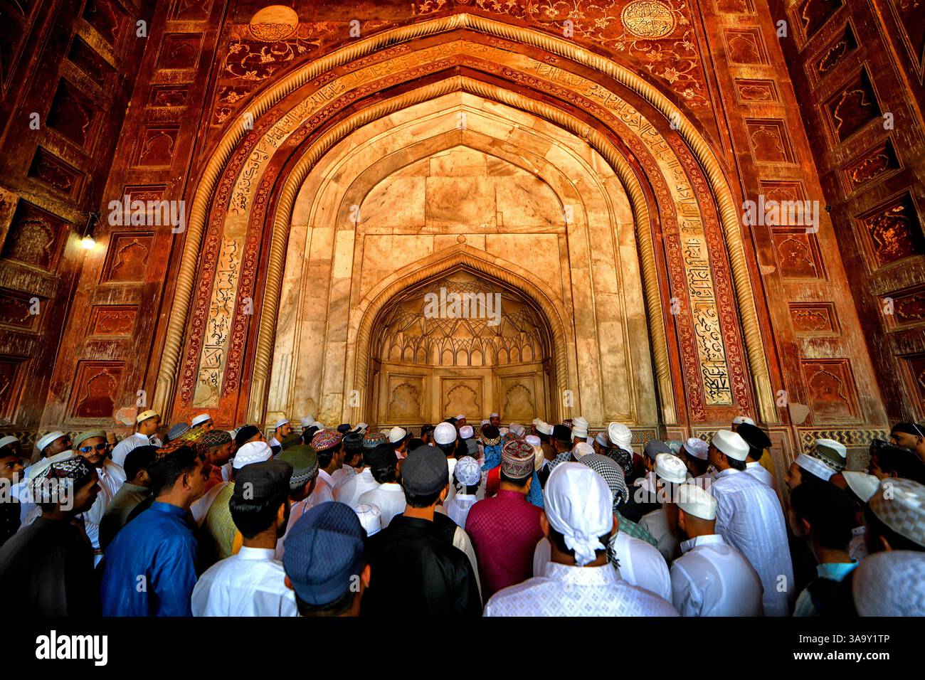Agra, India. 31st Mar, 2025. Muslim devotees offer Eid al-Fitr morning ...