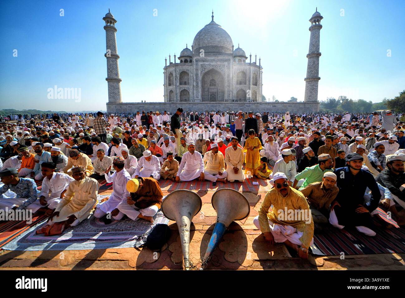 Agra, India. 31st Mar, 2025. Muslim devotees offer Eid al-Fitr morning ...