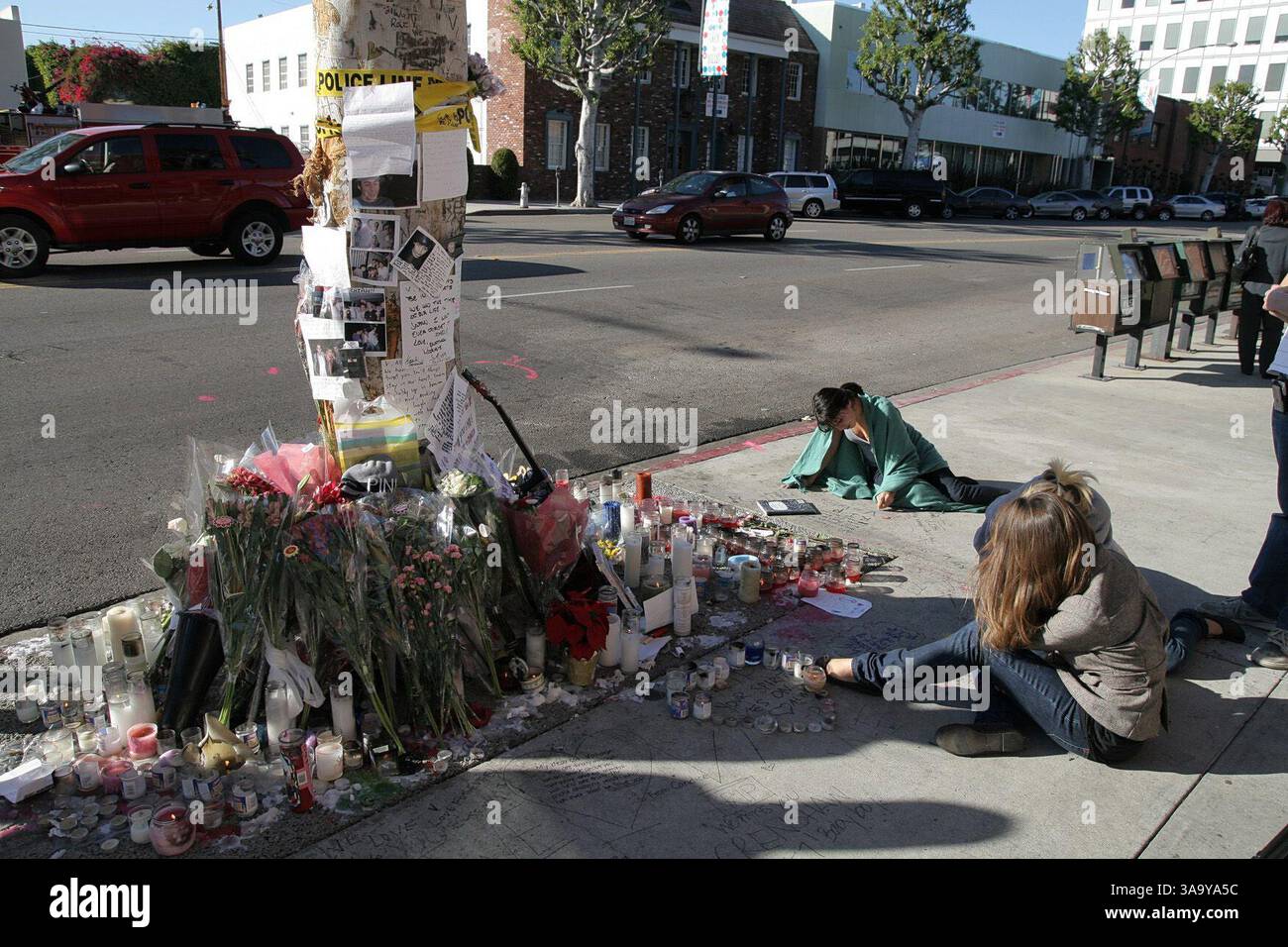 Dec 04, 2006; Beverly Hills, CA, USA; Beverly High students pay tribute ...
