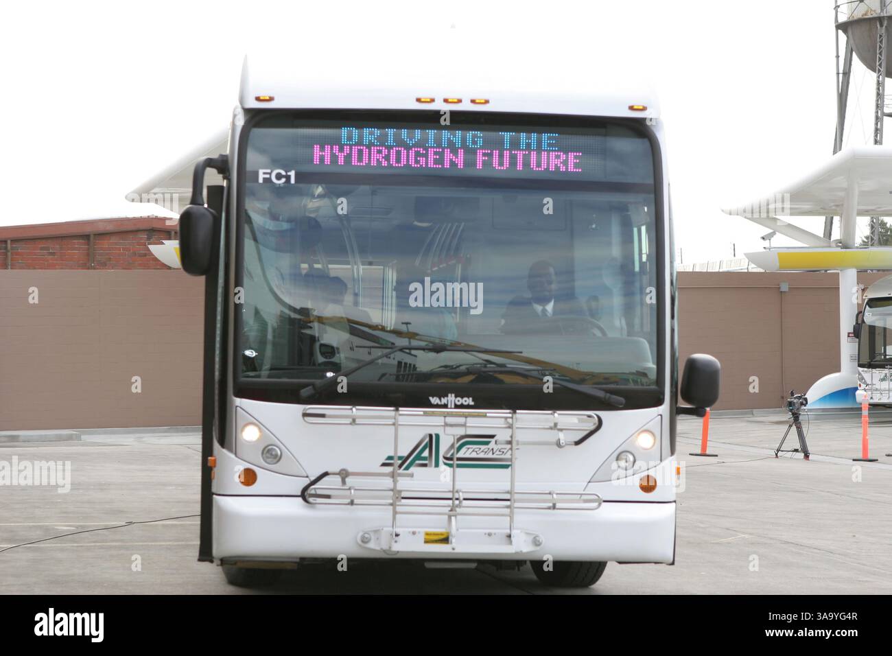 Hydrogen fuel cell bus usa hi-res stock photography and images - Alamy