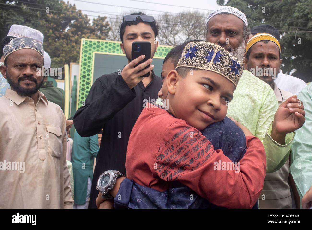 Dhaka, Bangladesh. 31st Mar, 2025. Muslims exchange greetings after ...