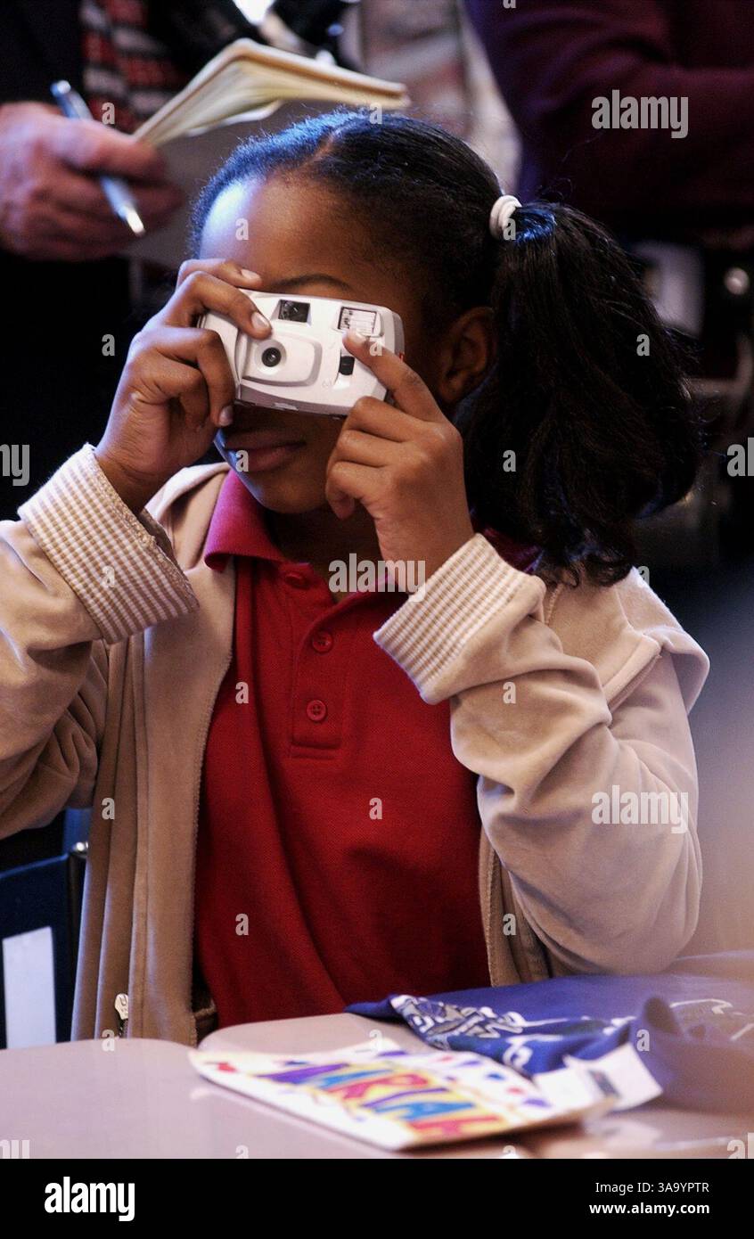 THIRD: Fourth grade student Mariah Lewis, cq, photographs Sacramento ...