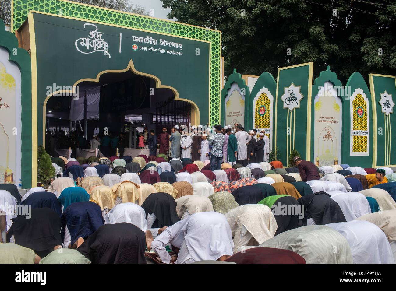 Dhaka, Bangladesh. 31st Mar, 2025. Muslims offer Eid al-Fitr prayers ...