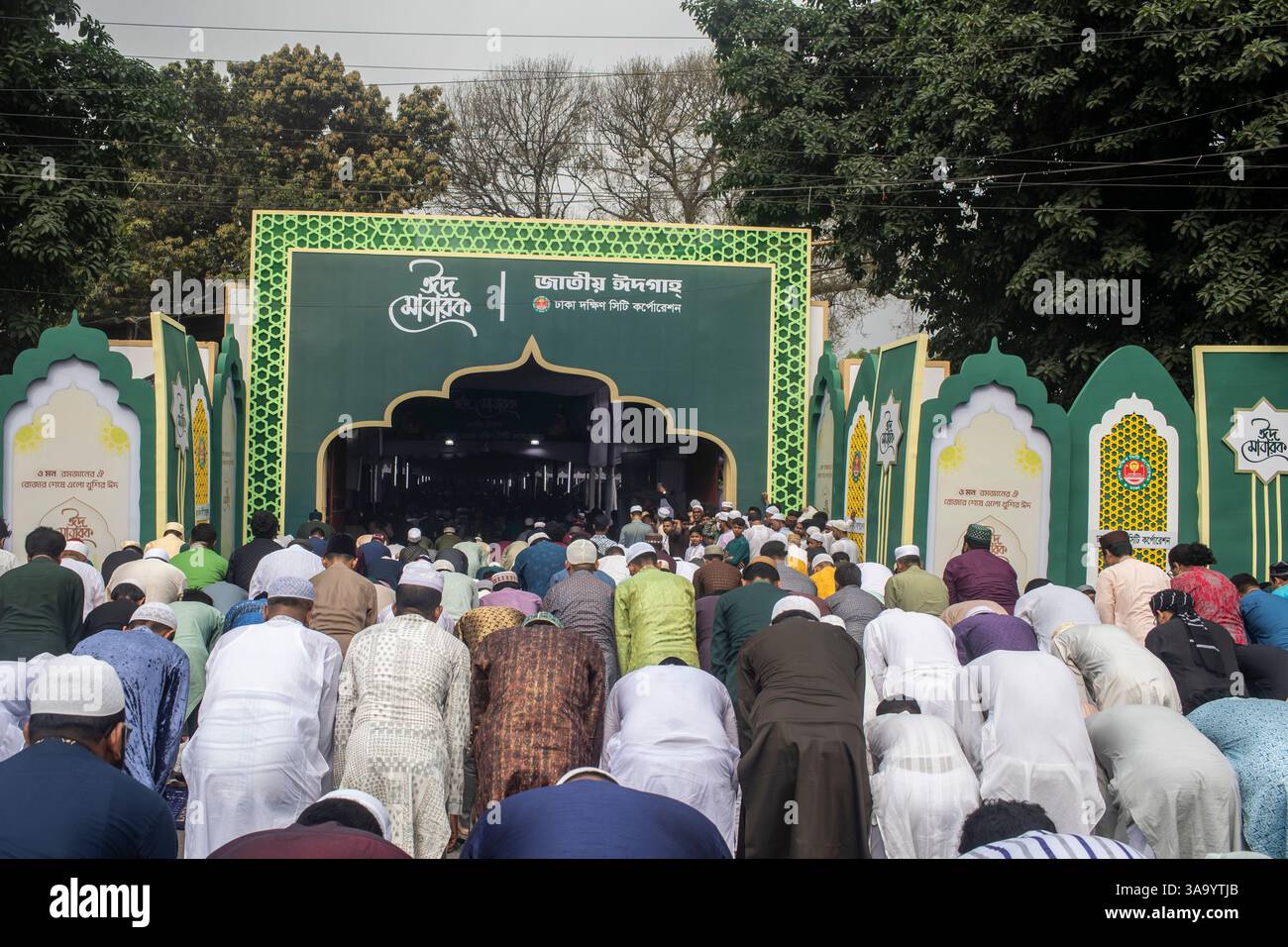 Dhaka, Bangladesh. 31st Mar, 2025. Muslims offer Eid al-Fitr prayers ...