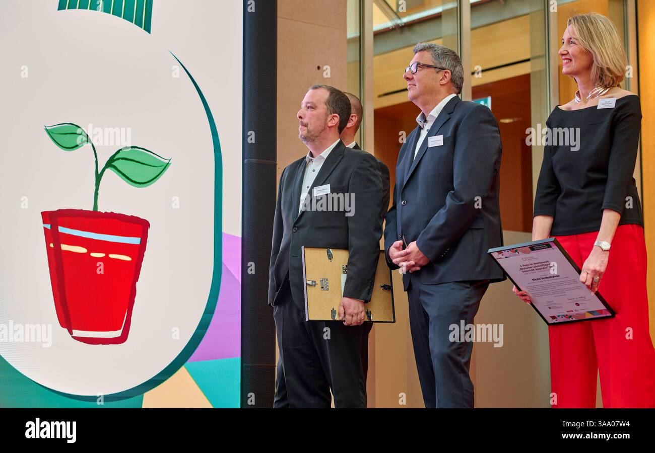 Deutscher Lehrkräftepreis - Vorbildliche Schulleitung EUR,Deutschland ...