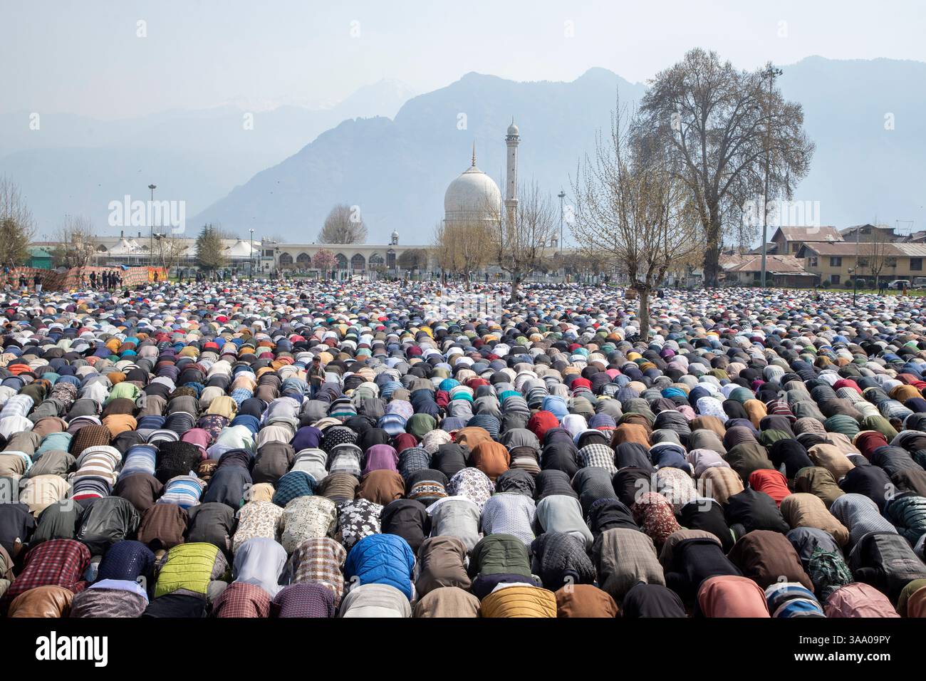 Srinagar, India. 31st Mar, 2025. Kashmiri Muslims are offering Eid-al ...
