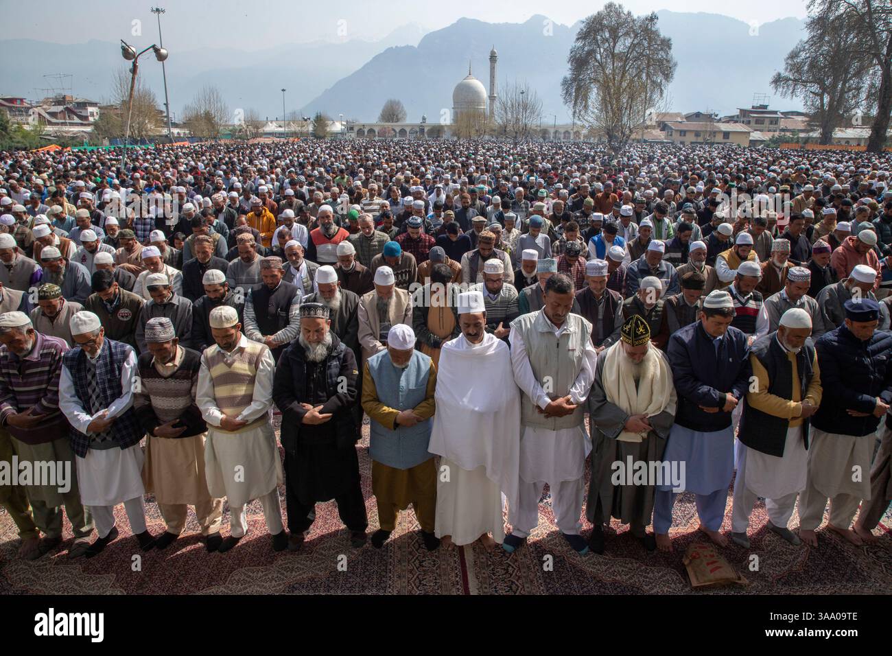 Srinagar, India. 31st Mar, 2025. Kashmiri Muslims are offering Eid-al ...
