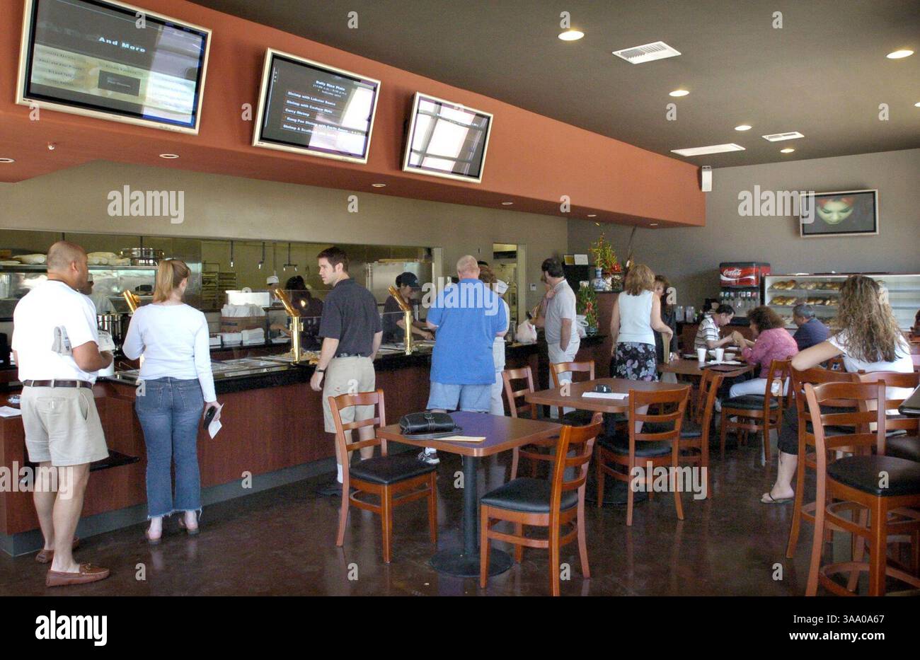 Lunch croud at the Plum Blosson Chinese Stir-Fried Food & Bakery ...