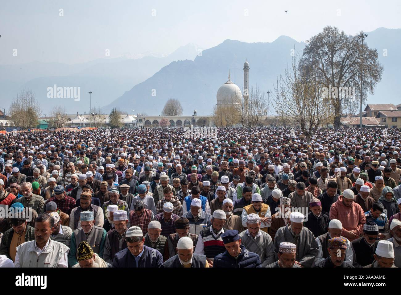 Srinagar, India. 31st Mar, 2025. Kashmiri Muslims are offering Eid-al ...